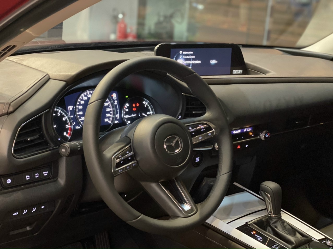 Giá xe Mazda CX30 nhập Thái ưu đãi chỉ còn 700 Triệu.